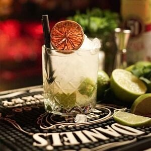 Fiesta VIP sin esperas en Commo Cocktail Bar, Commo Cocktail Bar ...